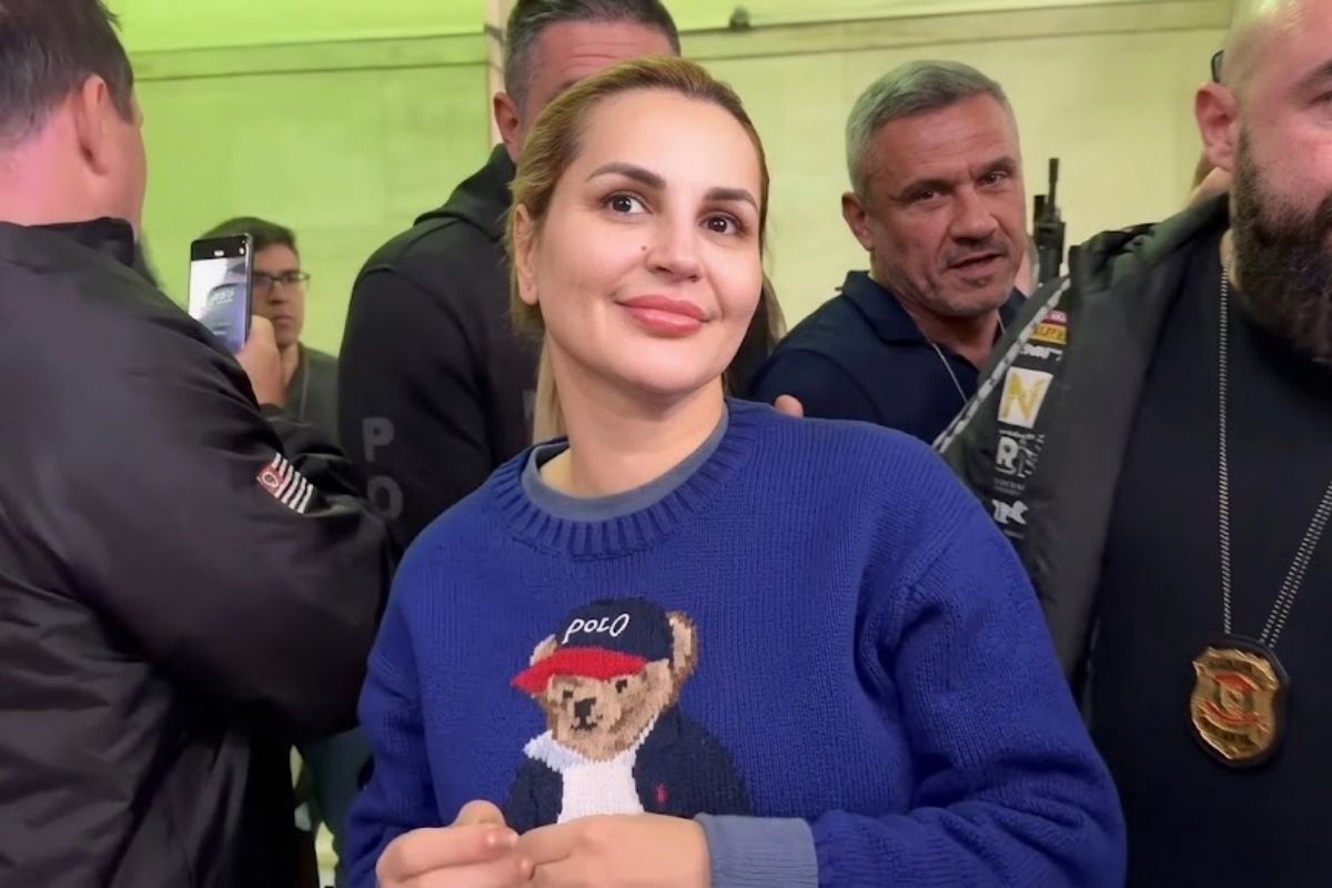 Deolane Bezerra divulga carta escrita da cadeia